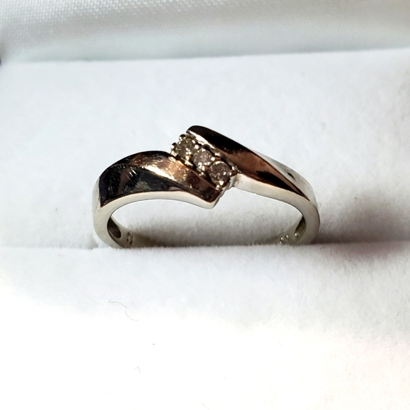 Jewelry | 1k White Gold Tiny Diamond Chips Ring | Poshmark